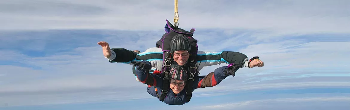 A Guide to Skydiving in Oman | Ask Aladdin