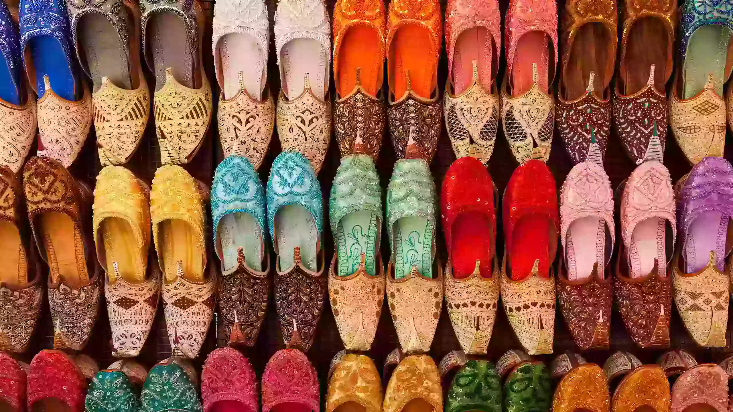 Explore UAE's Vibrant Markets | Ask Aladdin