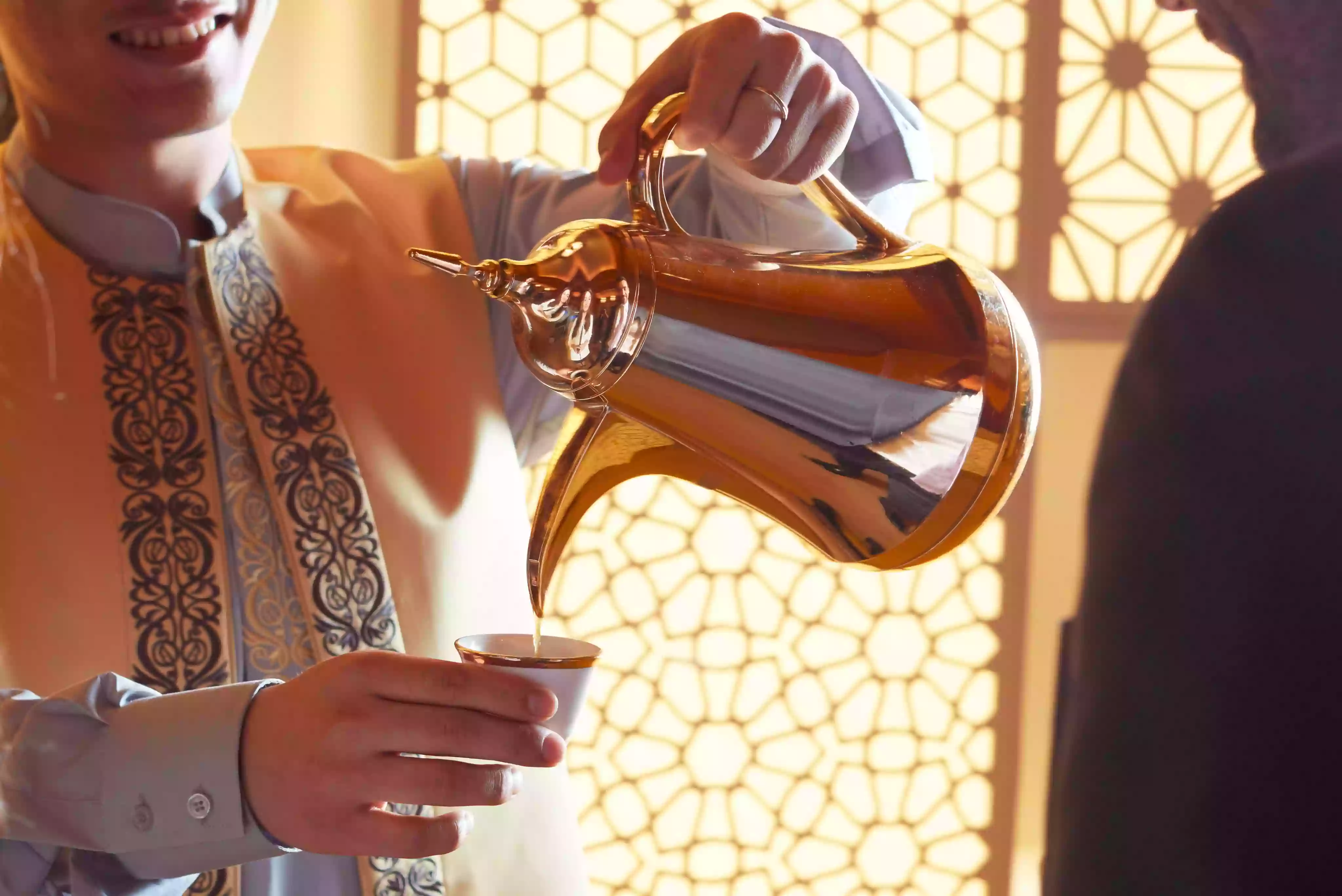 Experiencing UAE's local hospitality | Ask Aladdin